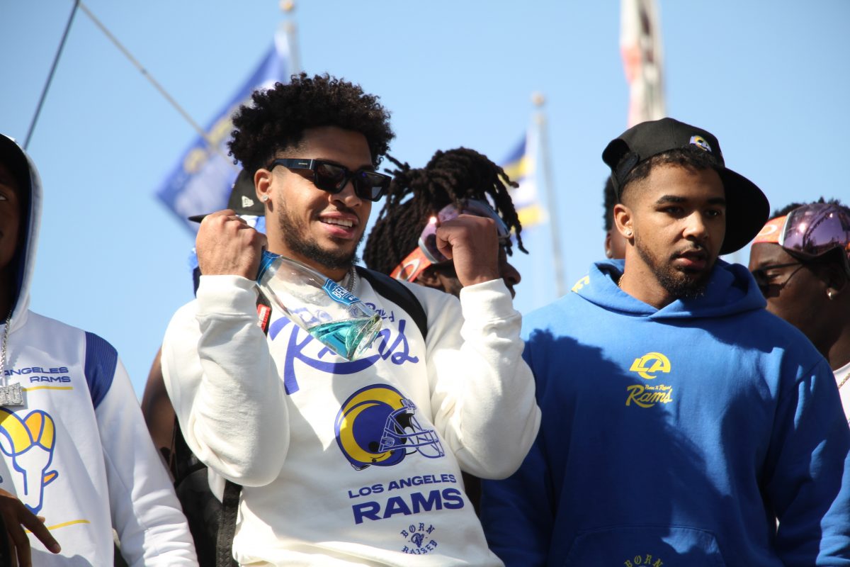 L. A. Rams Party with Fans at Super Bowl Parade – Pace News
